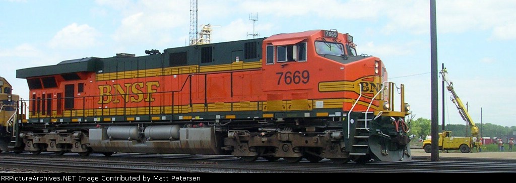BNSF 7669